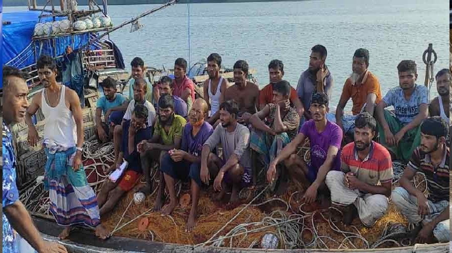 23 stranded fishermen rescued from Bay - Bangladesh Post